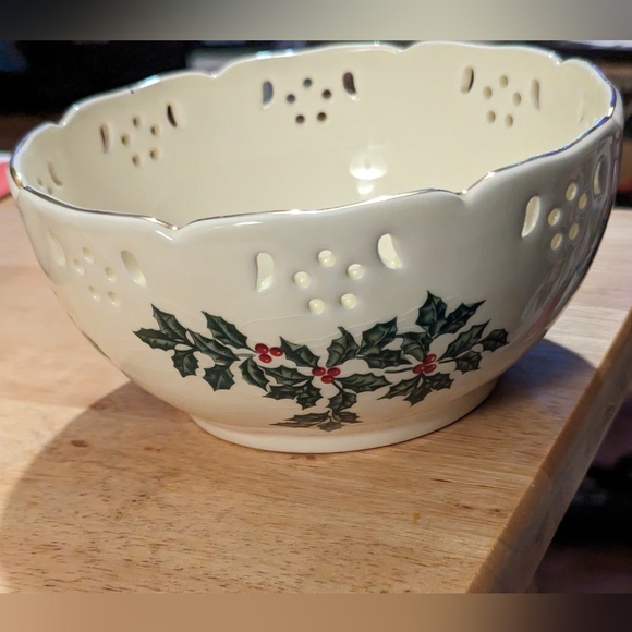 Baum Bros. | Holiday | Baum Bros 6 Serving Bowl Holly Pattern Gold Trim ...